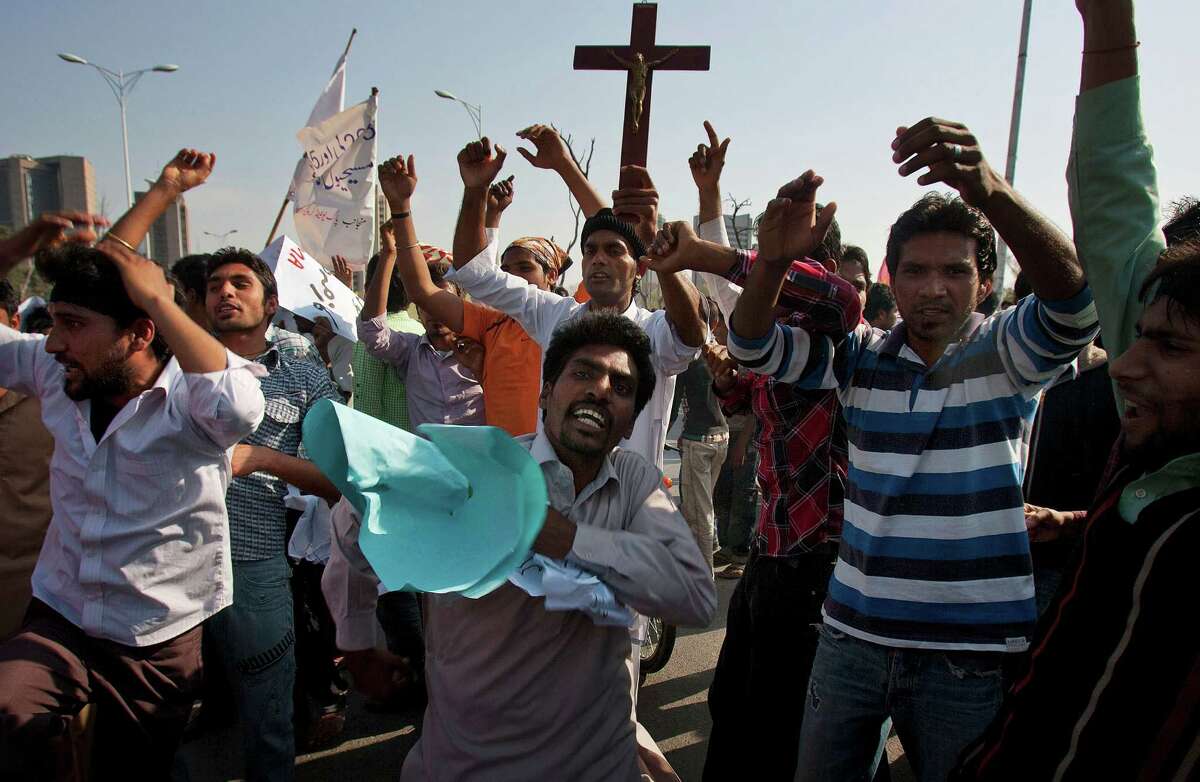 Christian protesters, police clash in Pakistan