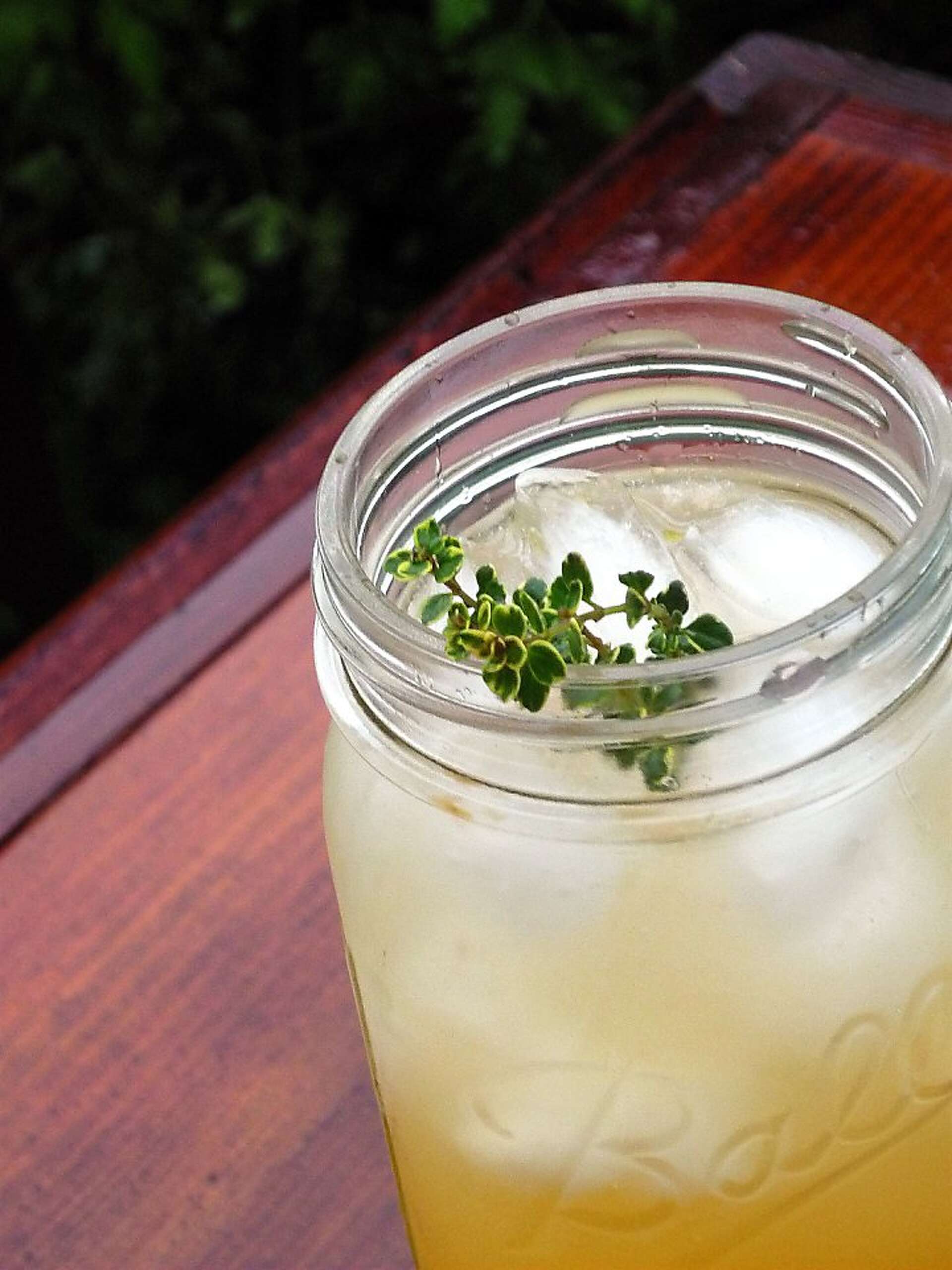 'Drunken Botanist' explores DIY cocktails