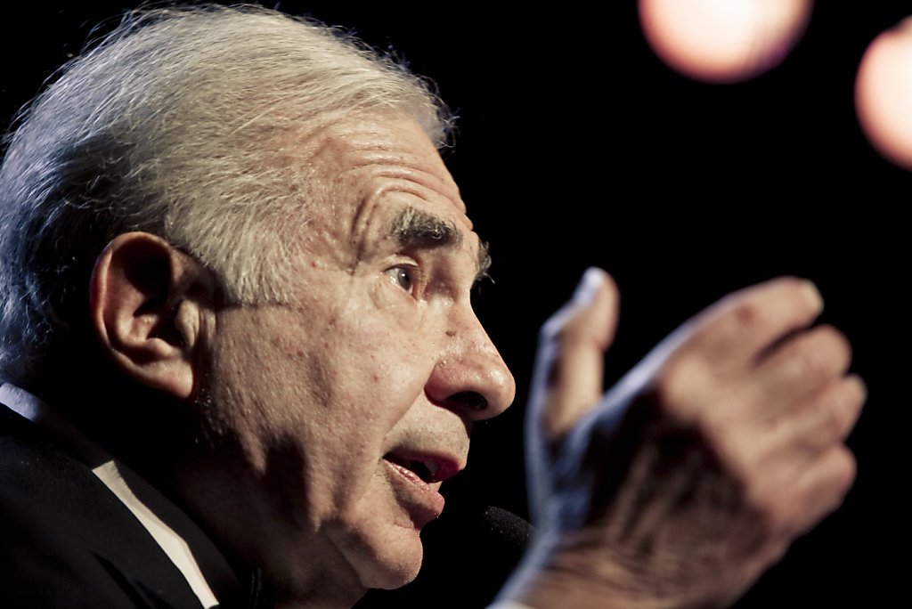Carl Icahn will review Dell's books