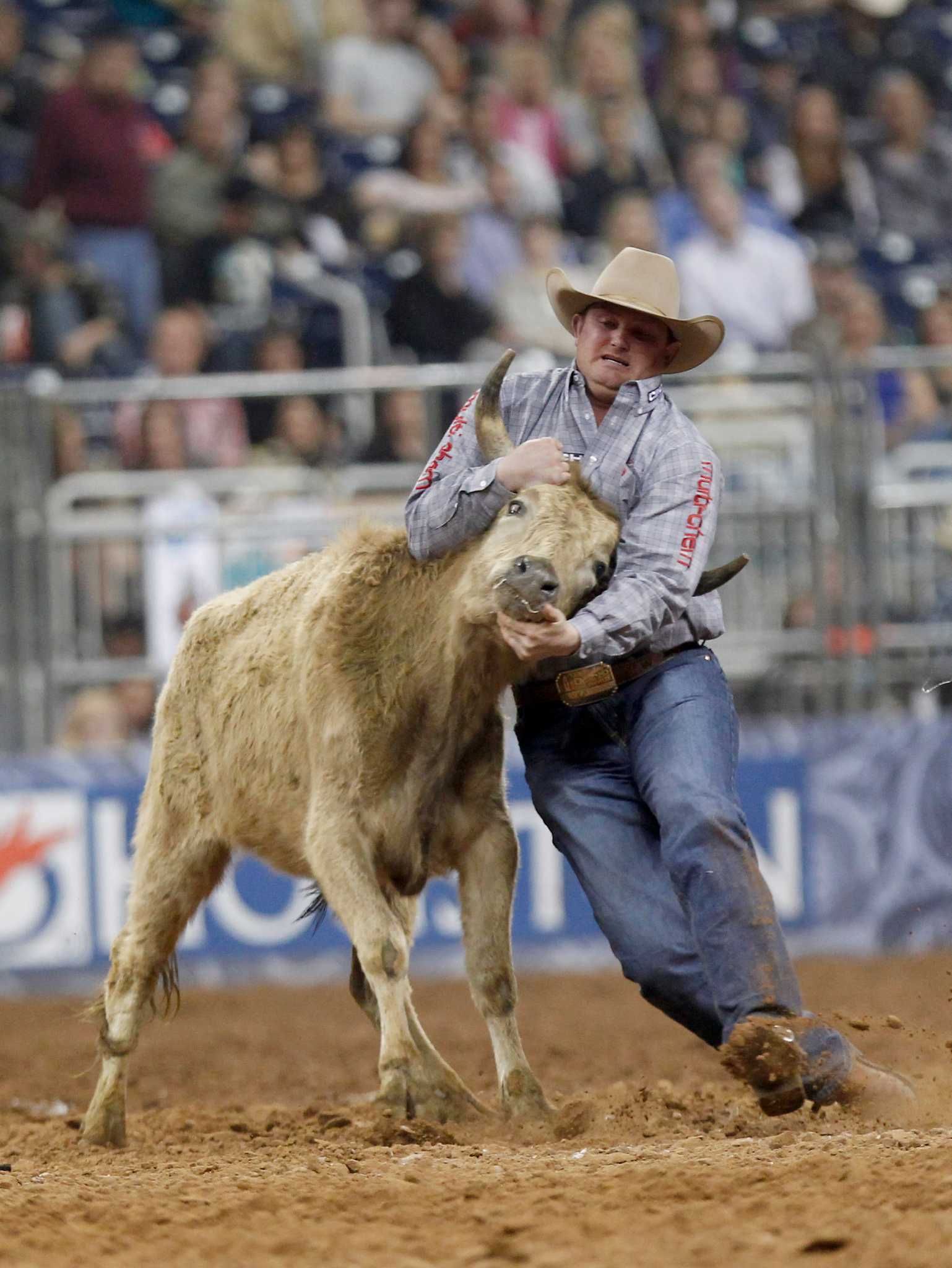 Steer wrestler Sumpter aims aggression at defending RodeoHouston title