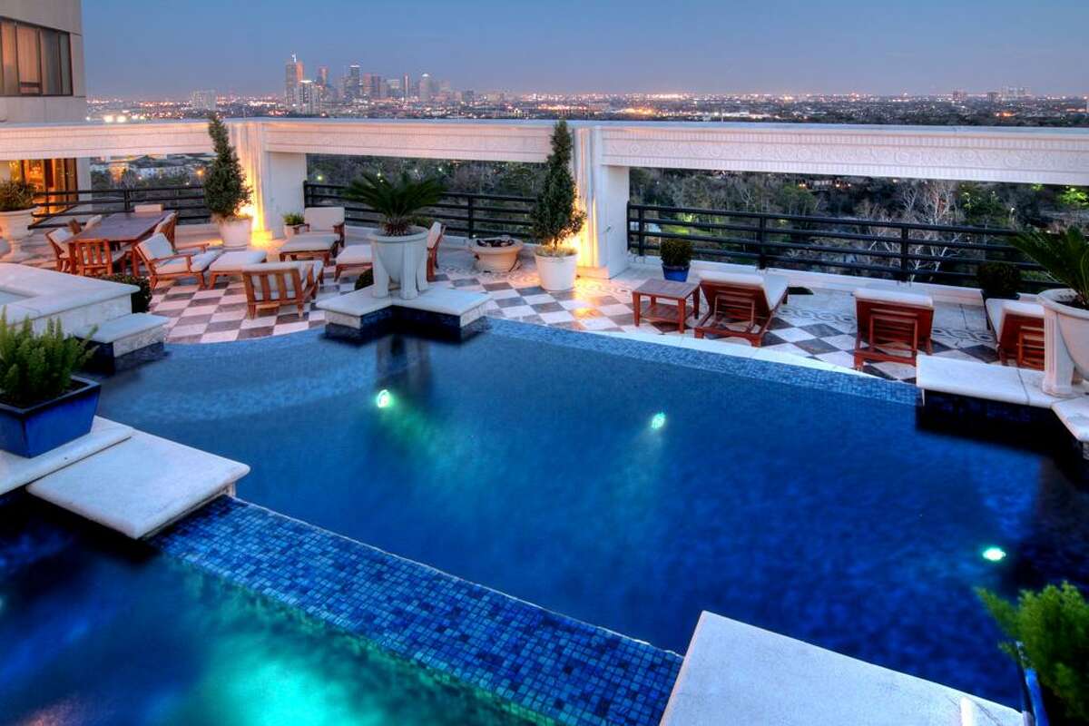 Home offers stunning view of Houston's skyline