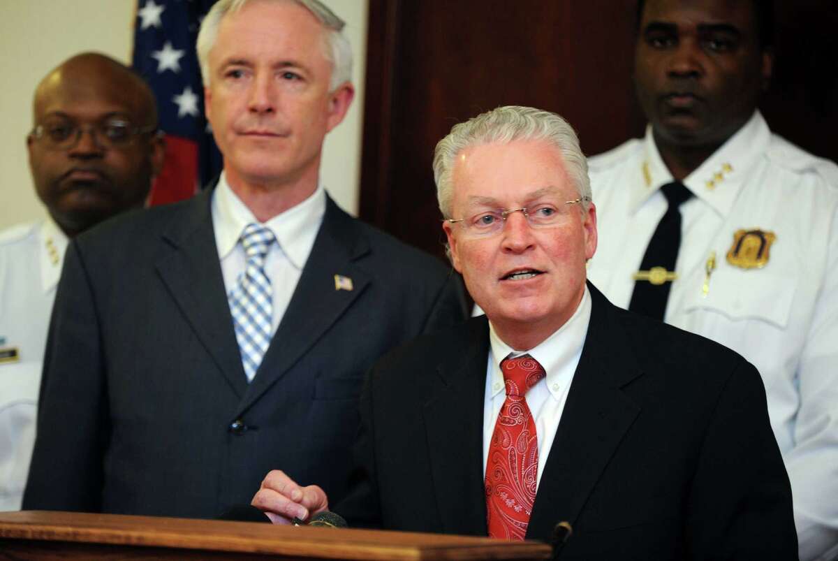 Finch, gun lobby group, back free gun locks