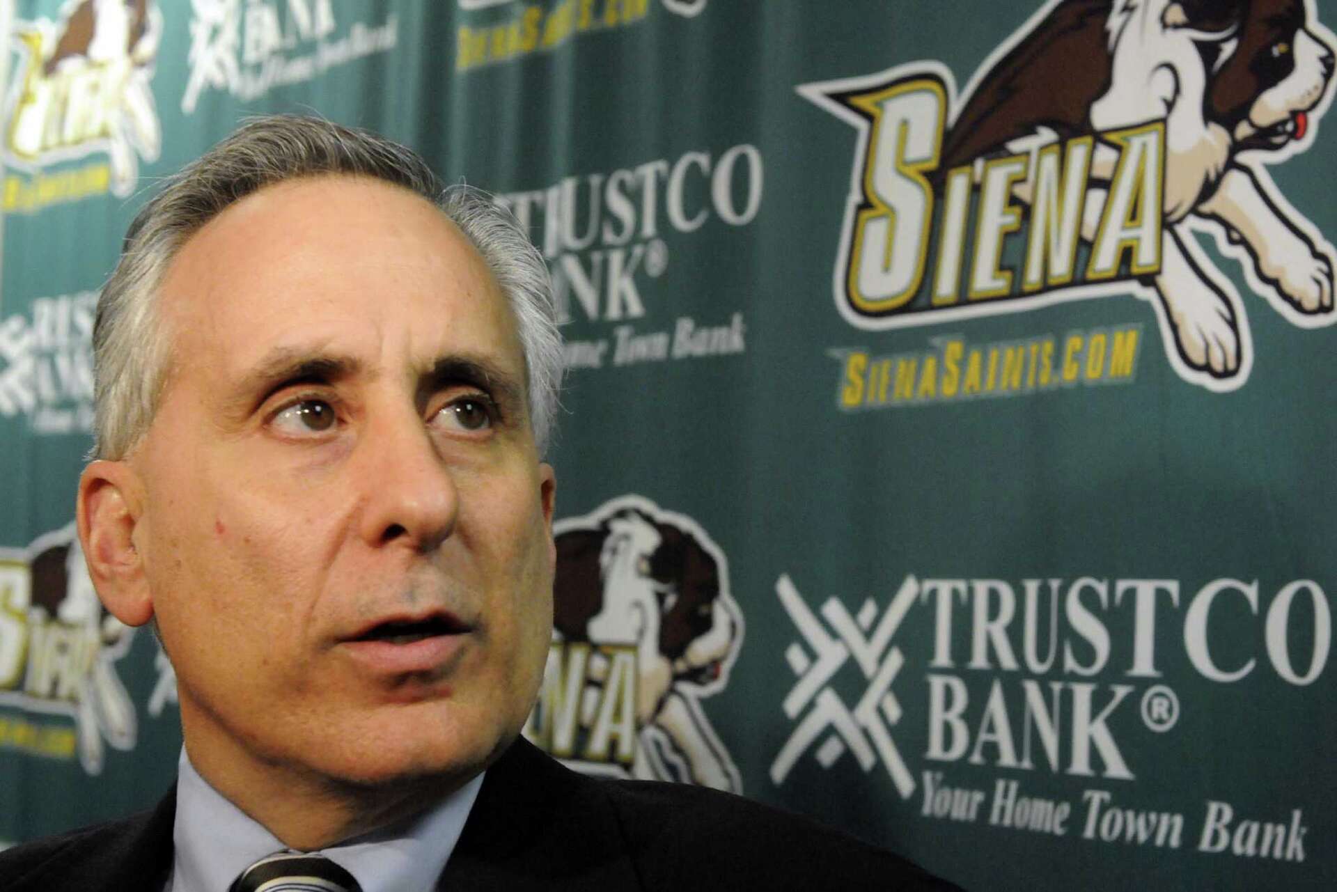 Feast, famine for Siena basketball