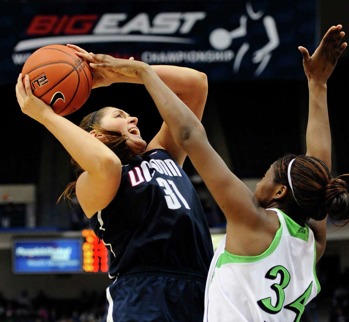 Notre Dame defeats UConn in Big East women's final