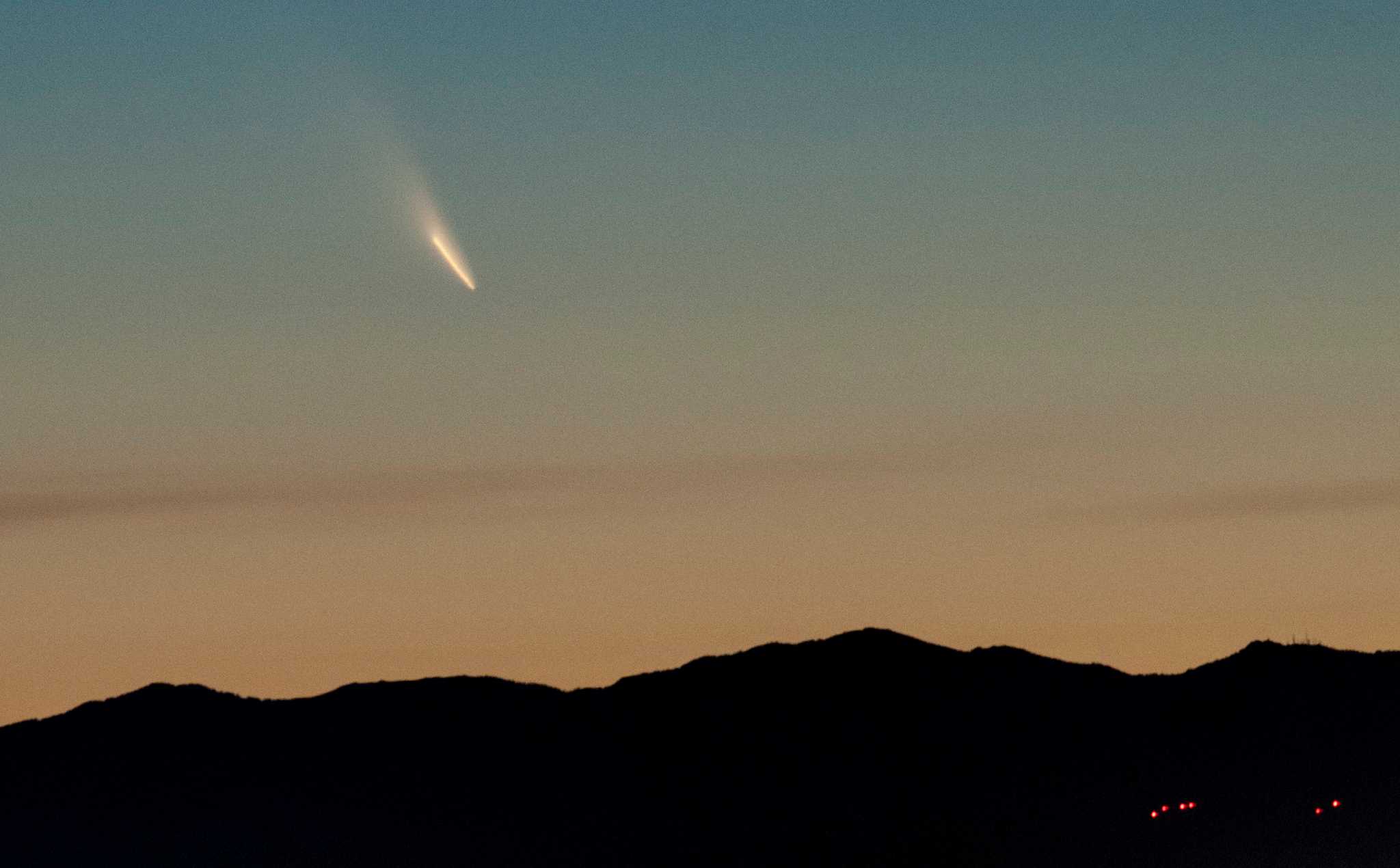 Amazing views of a comet, crescent moon