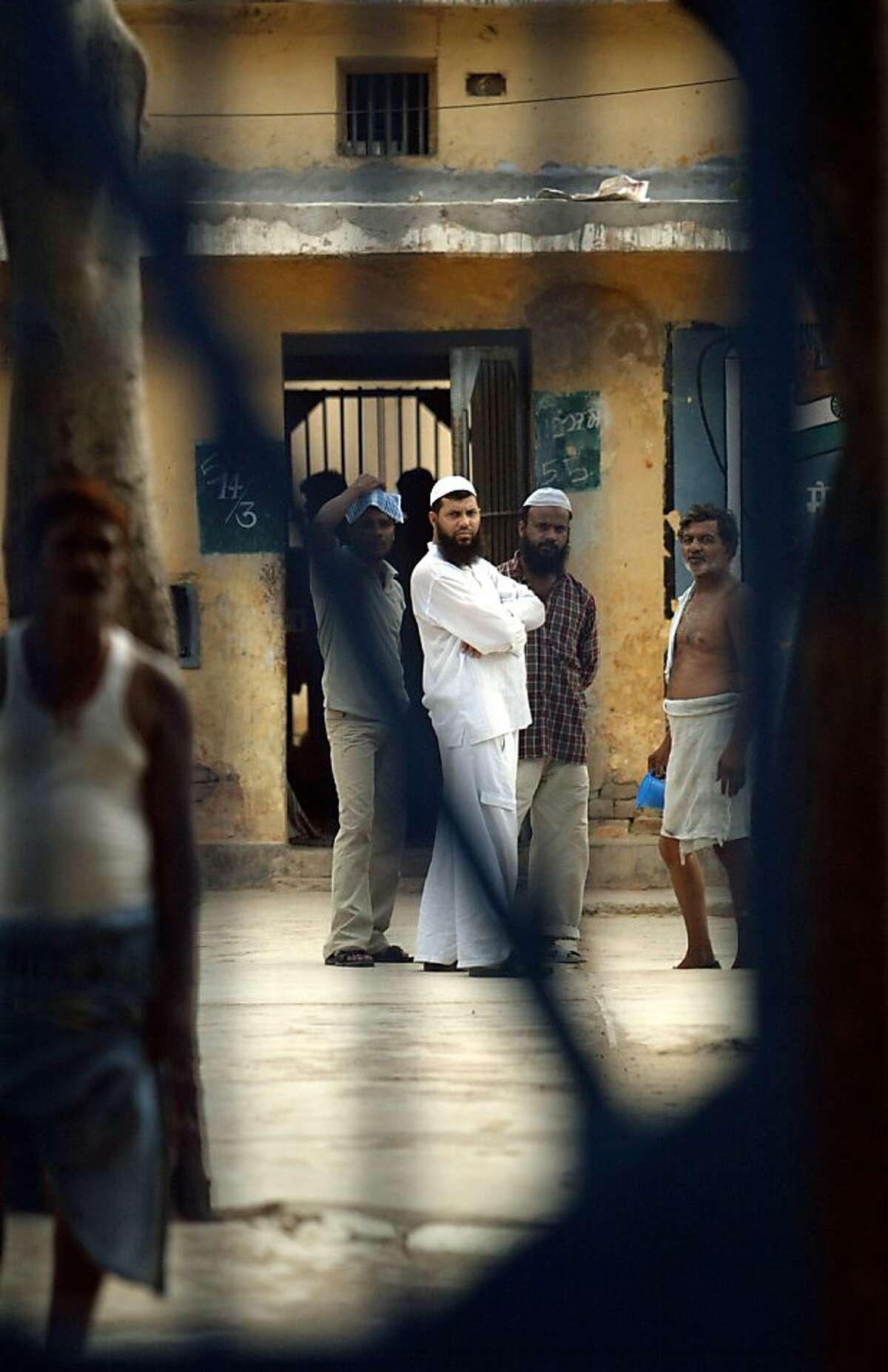 India jail's extremes exposed by suicide