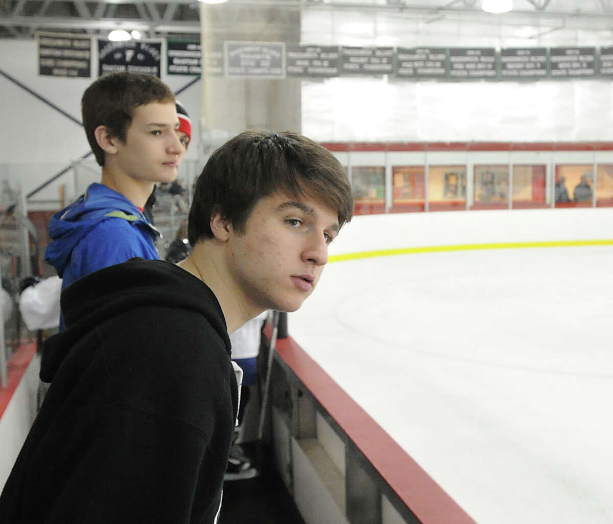 Eastern White defeats Eastern Green for Middle School hockey title