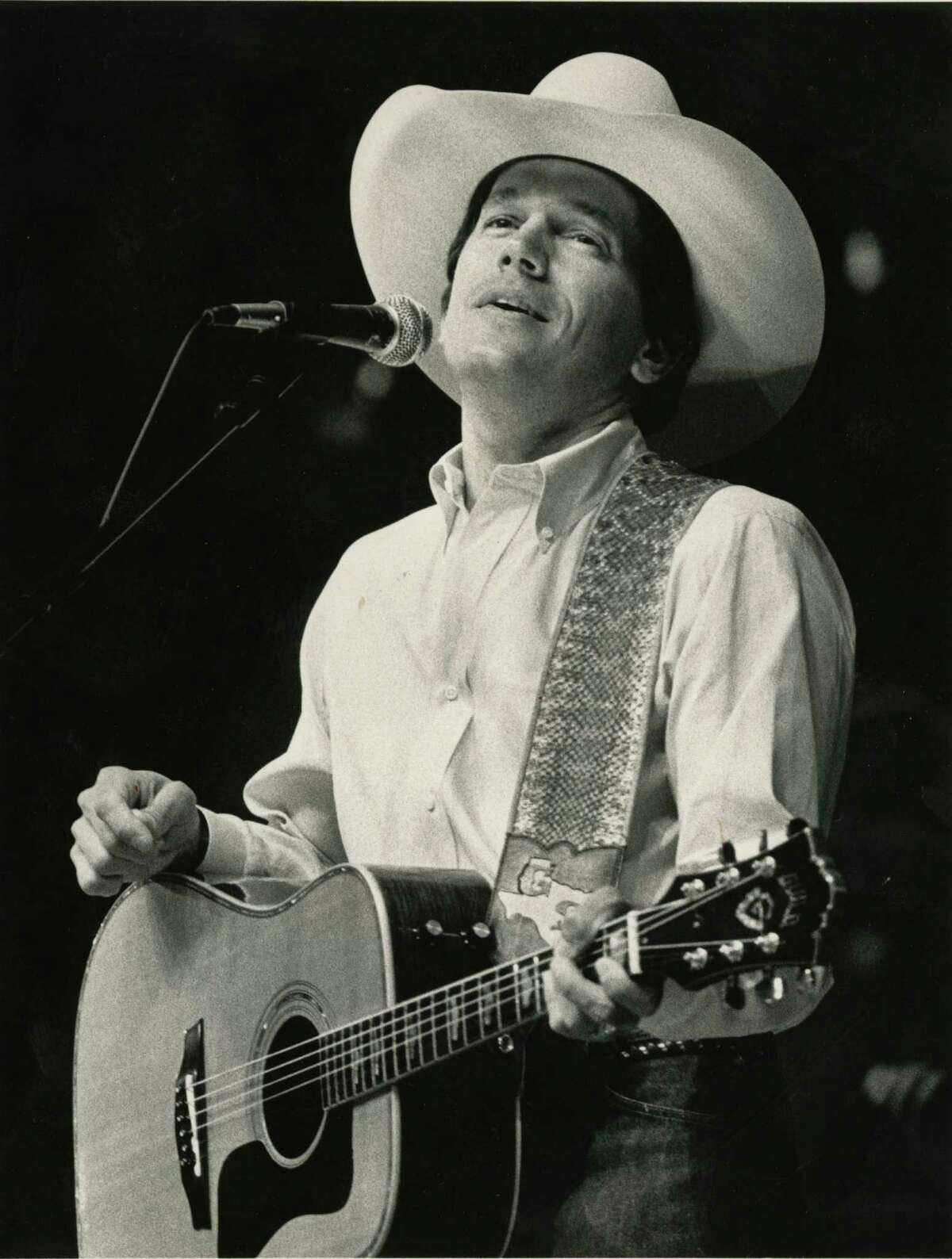 Texas prepares to weep as George Strait approaches last concert
