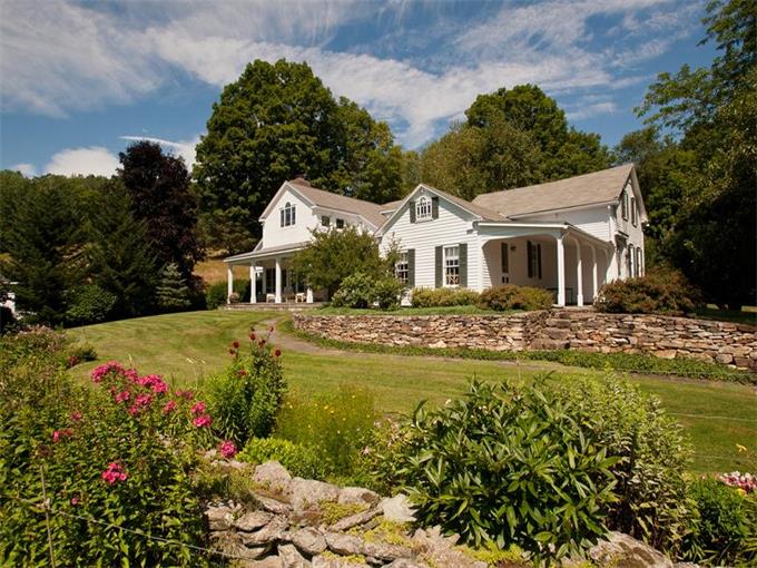 House of the Week: Farmhouse in Shushan