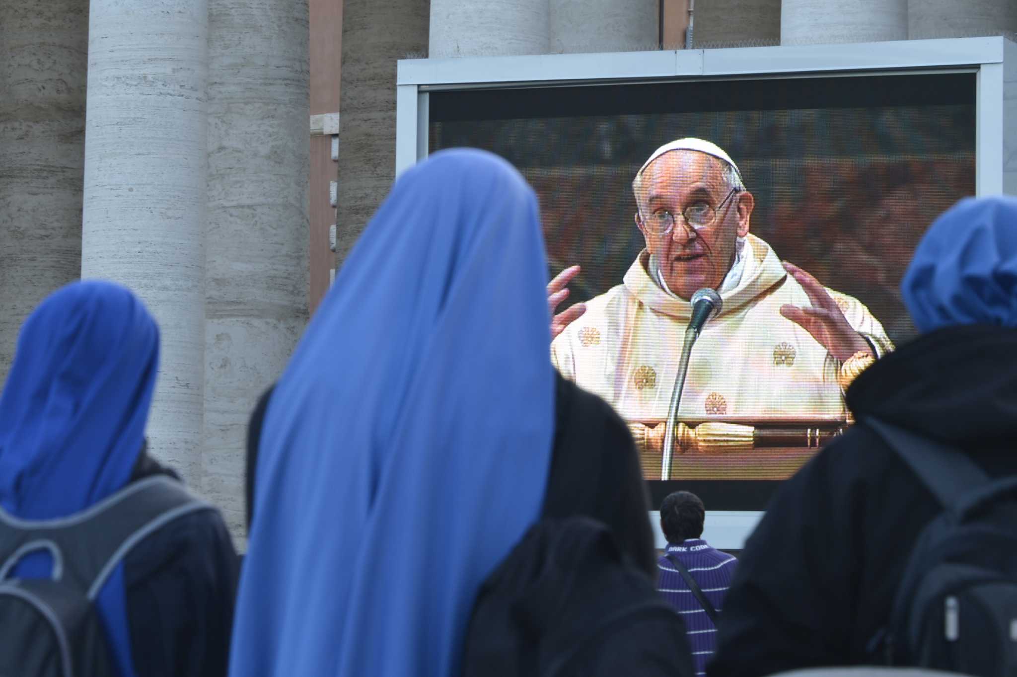 Pope Francis begins reign with scant fanfare