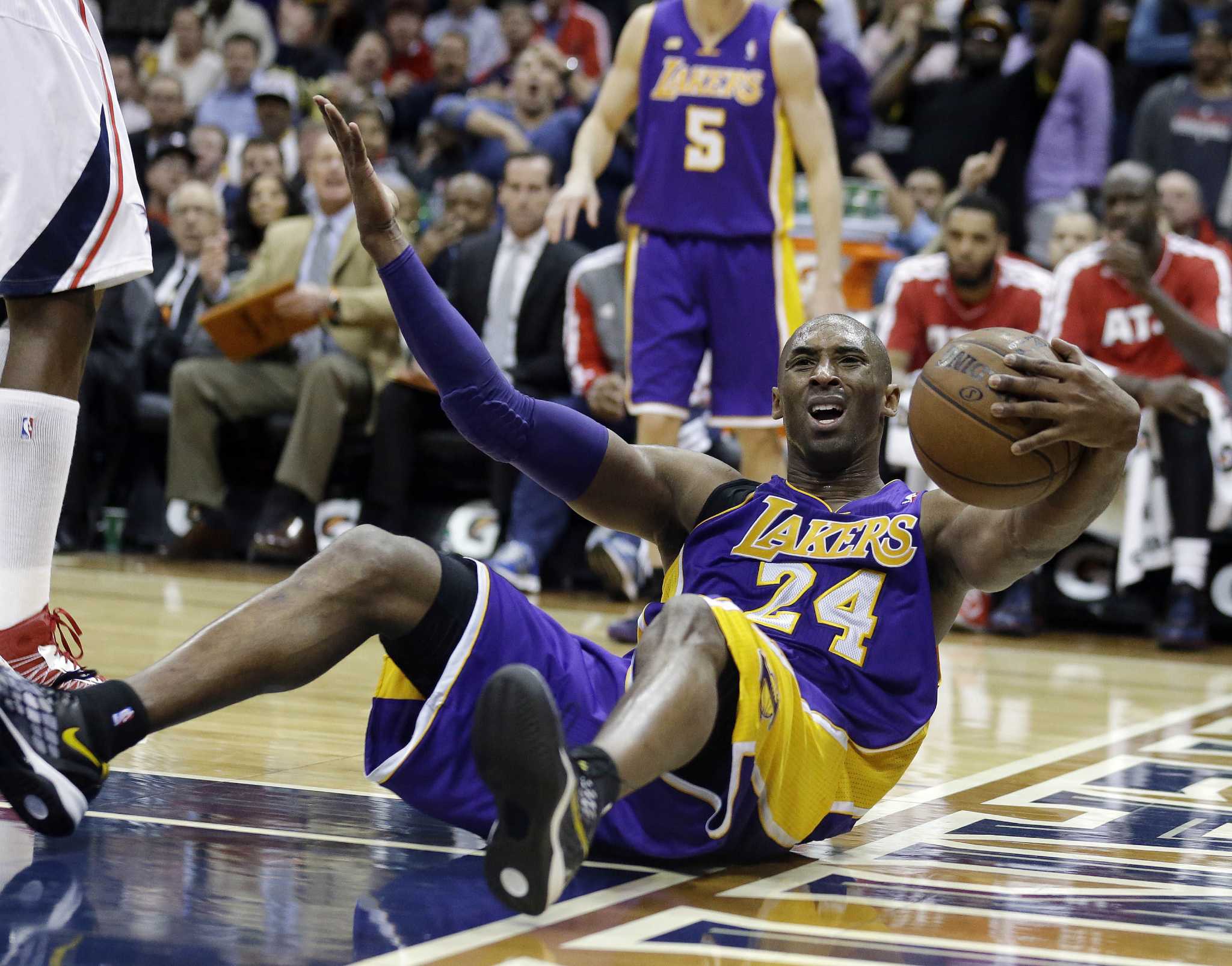 Bryant has treatment on hurt ankle