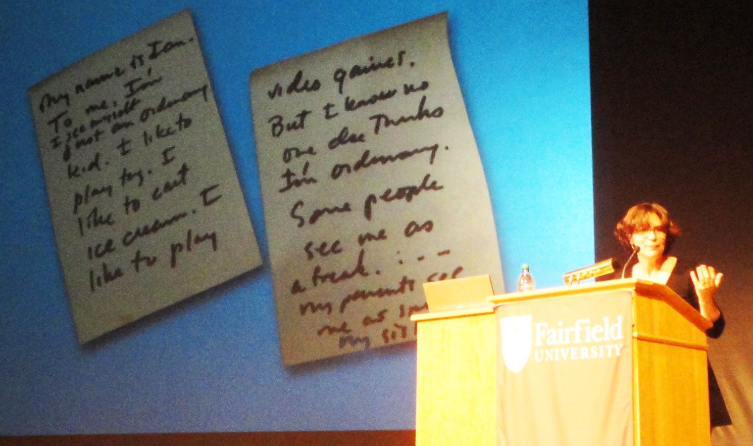 'Wonder' author wows huge 'One Book' crowd in Fairfield