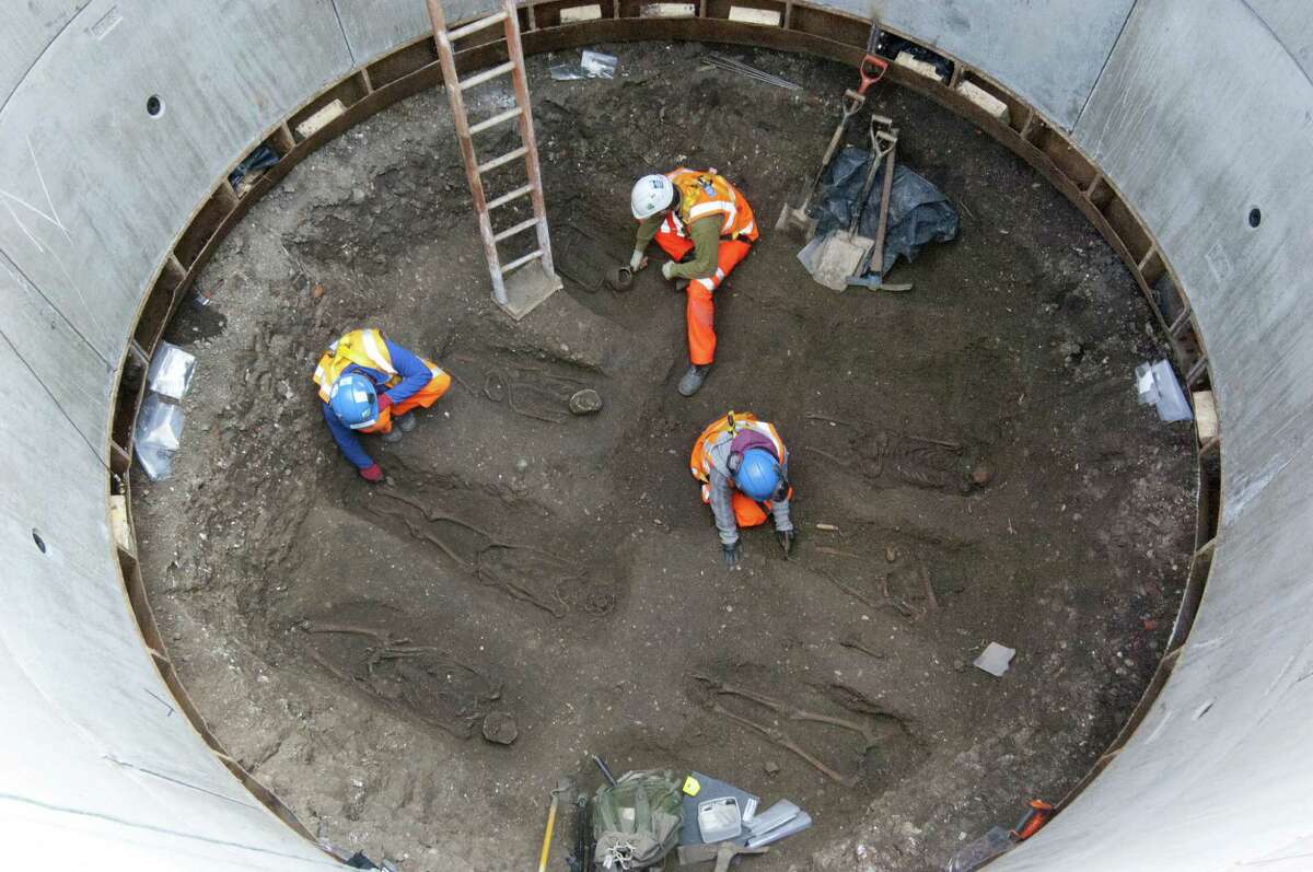 London rail workers likely found plague burial pit