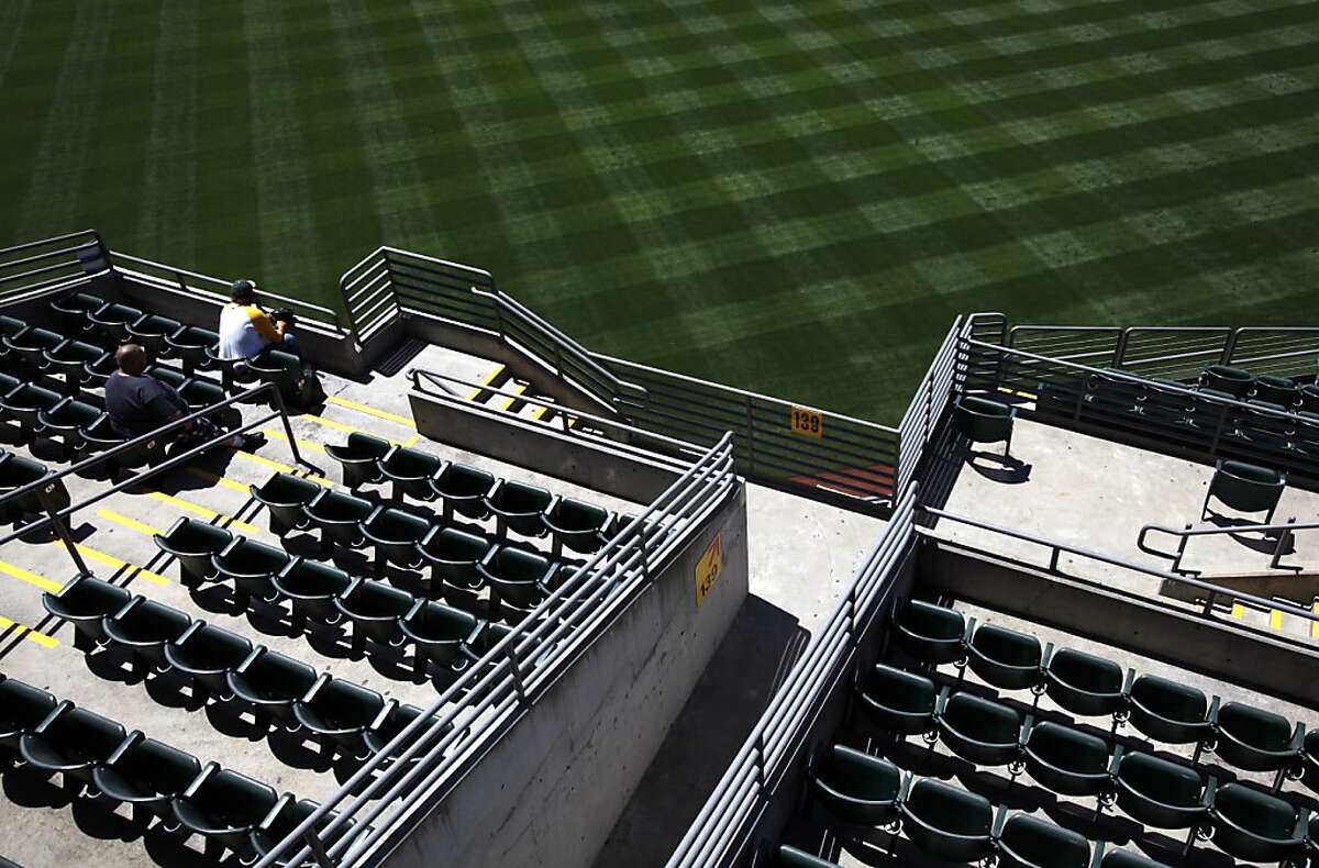 MLB puts squeeze on sneaky fans with app