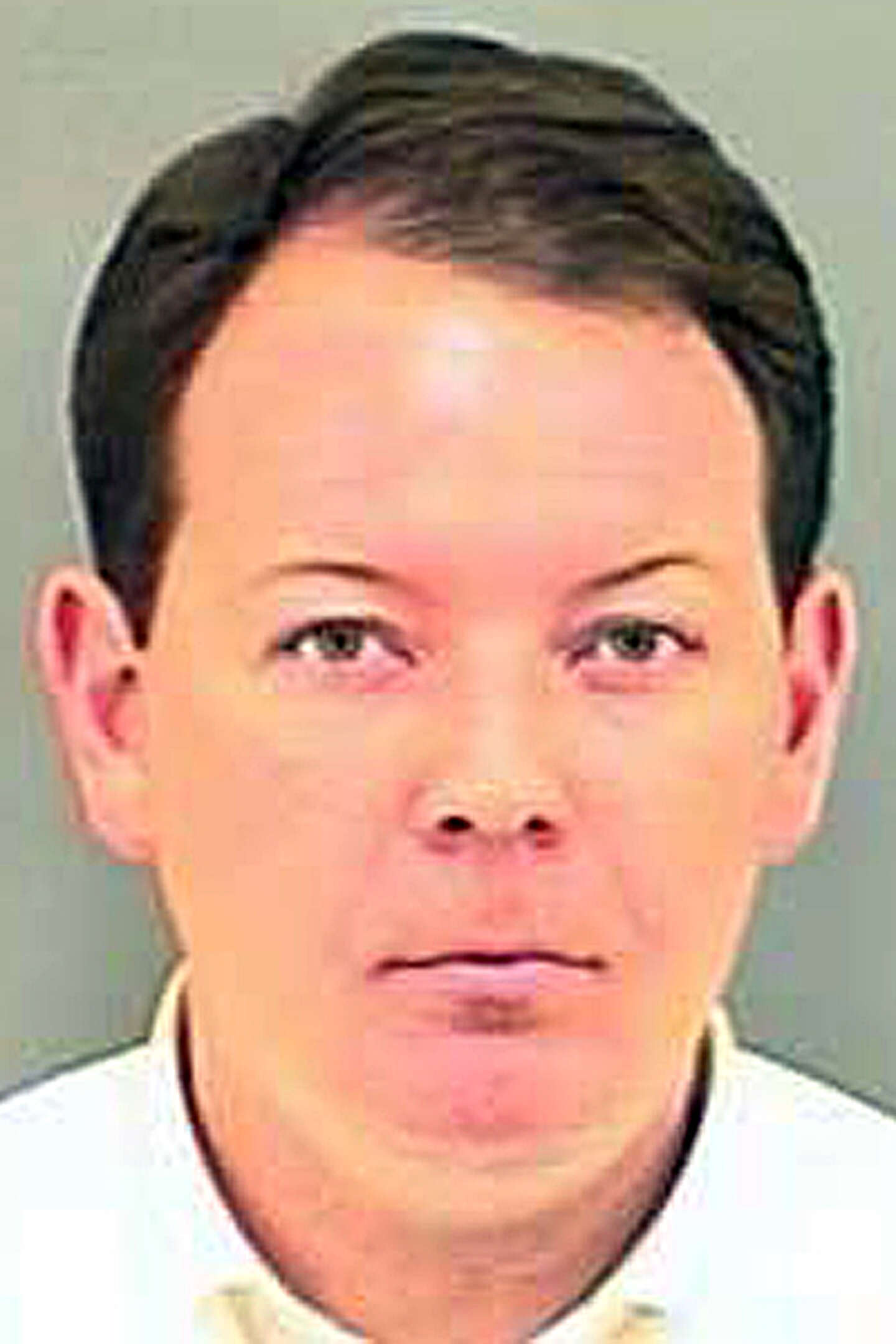El Paso lawyer convicted of corruption resurfaces in S.A.