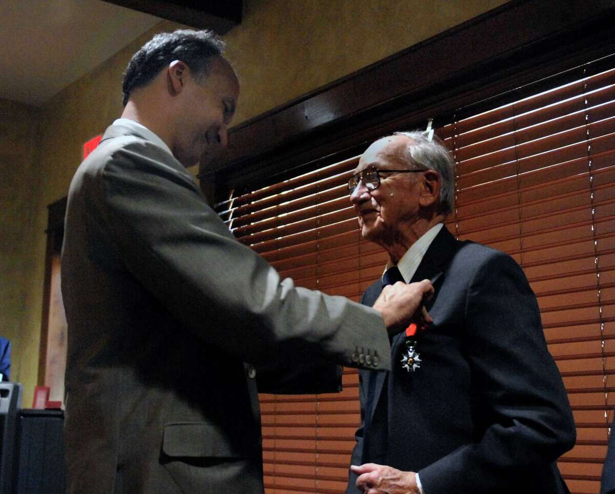 WWII veterans receive French honors