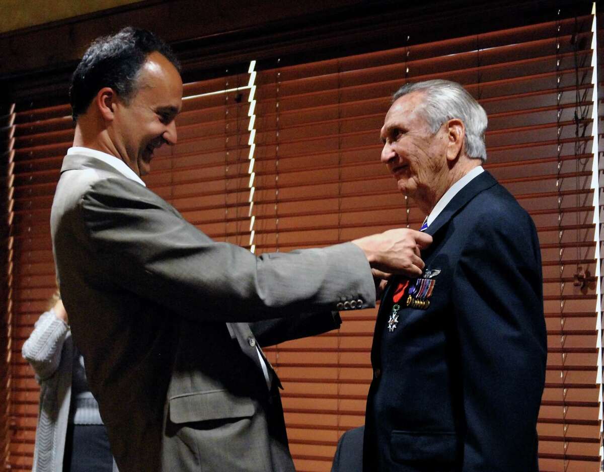 WWII veterans receive French honors