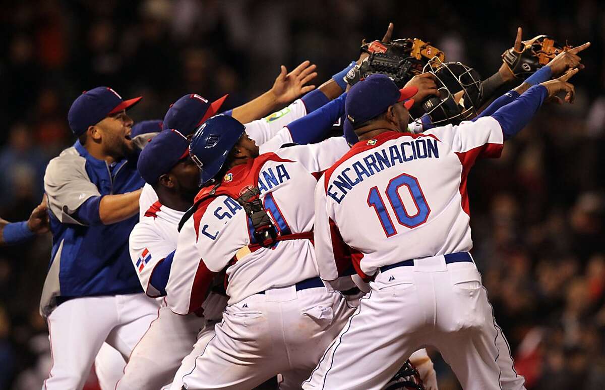 Dominicans top Dutch, reach WBC final