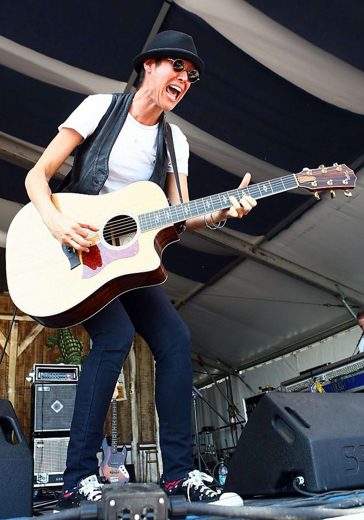 Michelle Shocked: 'I'm damn sorry'