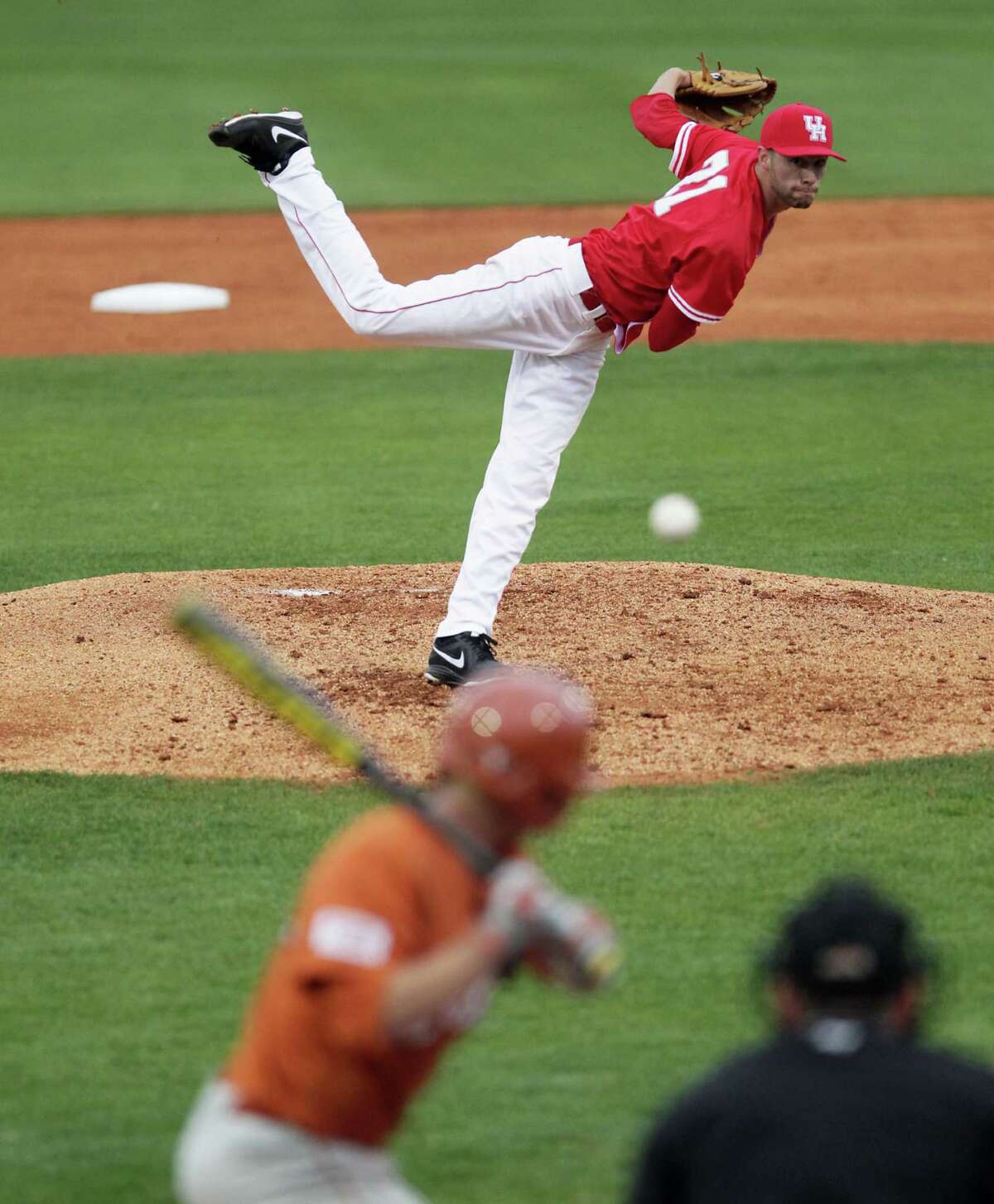 NCAA baseball: UH 4, Texas 3
