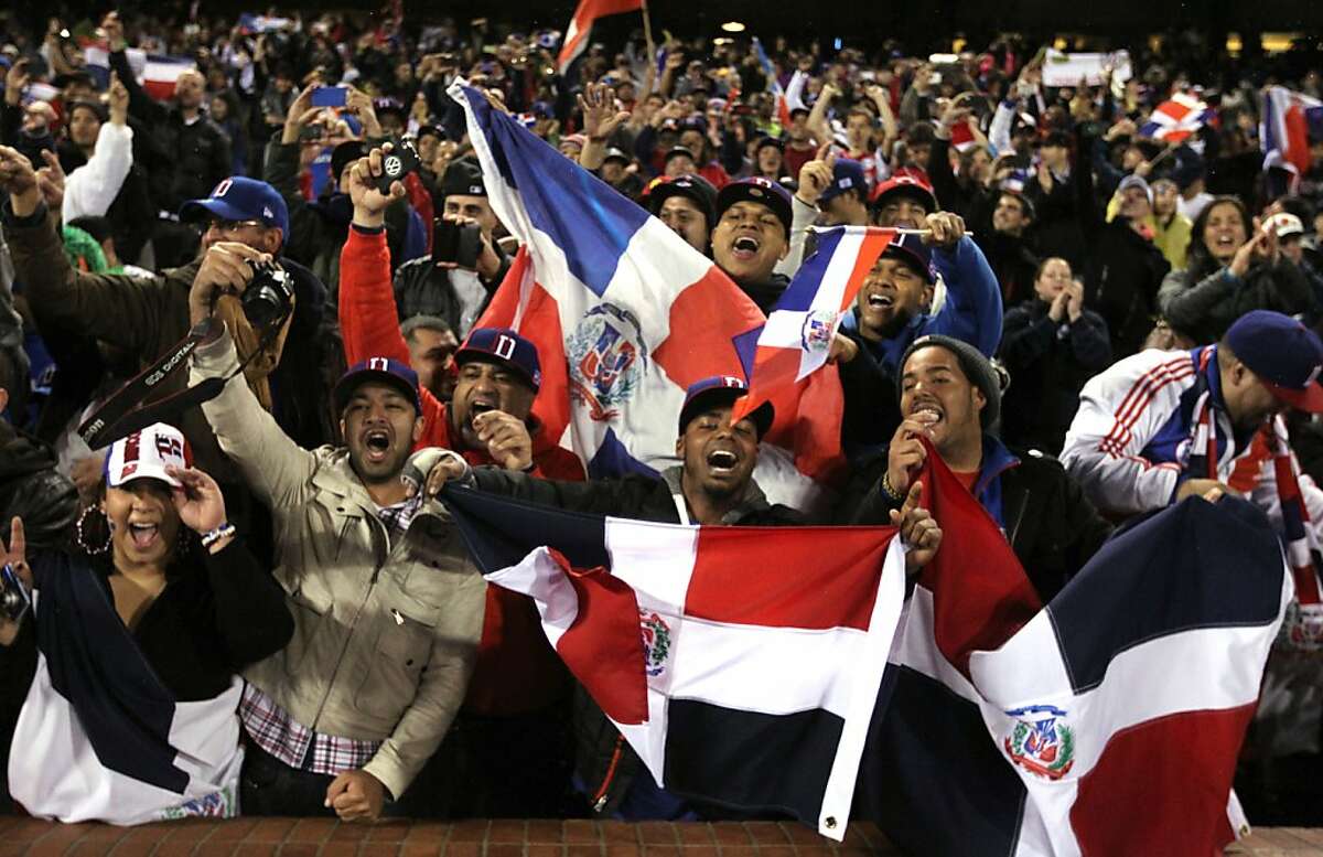 Dominicans top Puerto Rico 3-0, win WBC