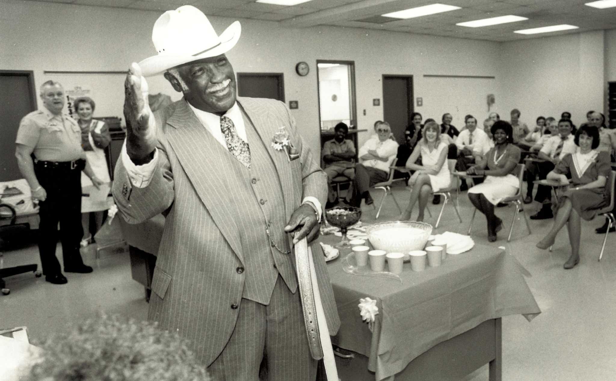 Former BPD officer who fought to break racial lines dies