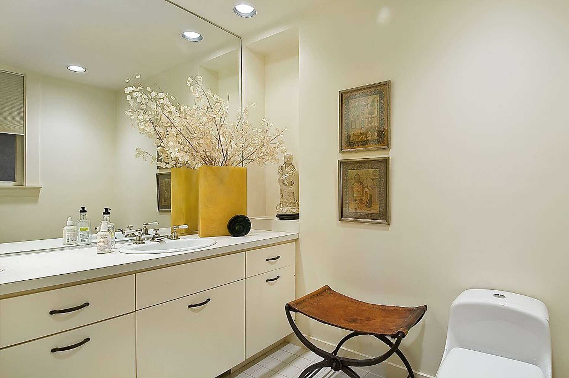 2-level Russian Hill condo with garden