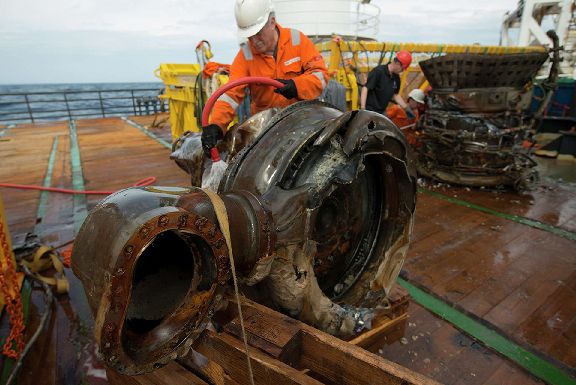 Jeff Bezos recovers Apollo rocket engines