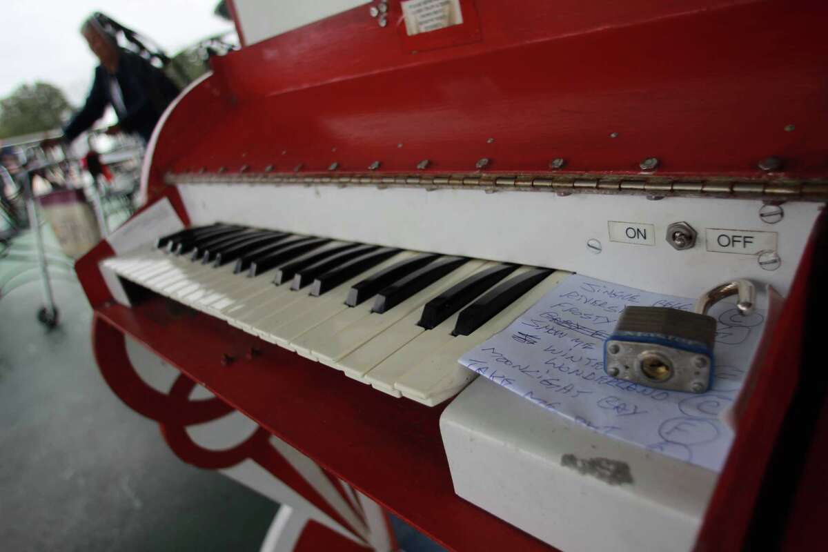 Paddlewheeler offers glimpse of America from the inside