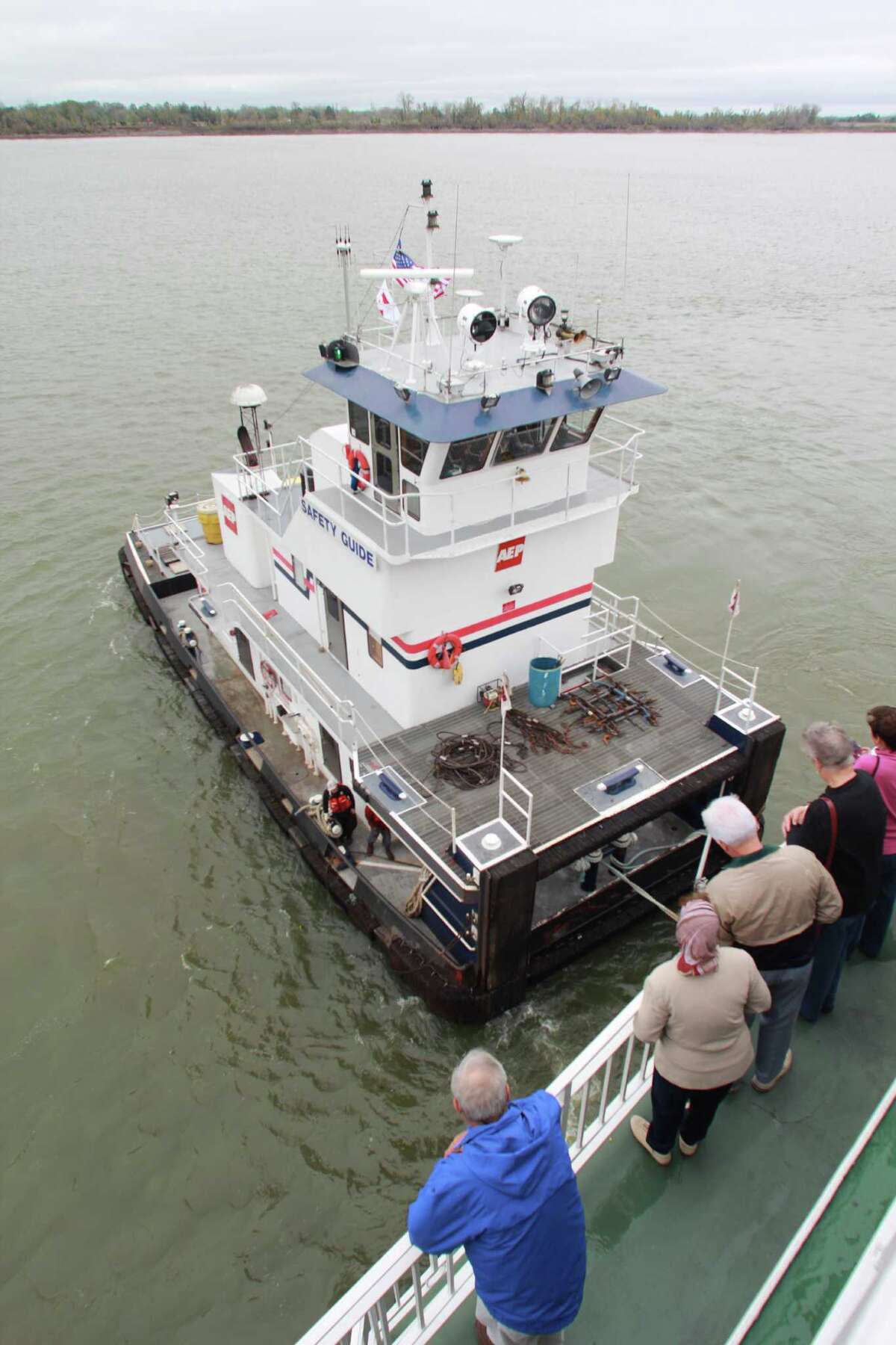 Paddlewheeler offers glimpse of America from the inside