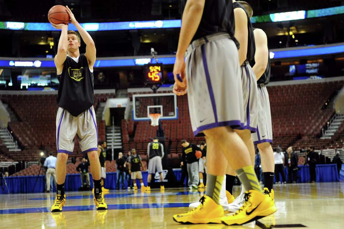 Fans hold heads high in defeat of UAlbany