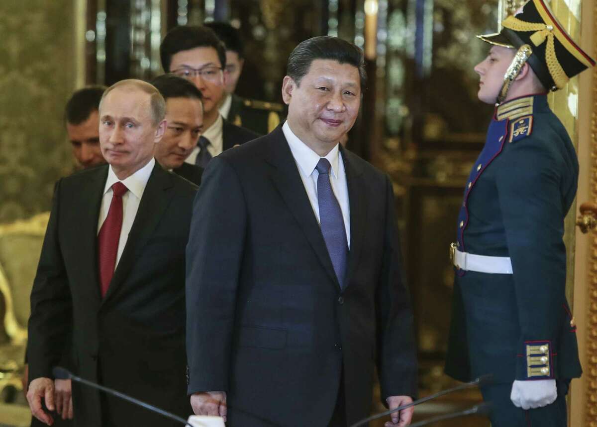 In lavish reception, Putin greets China president