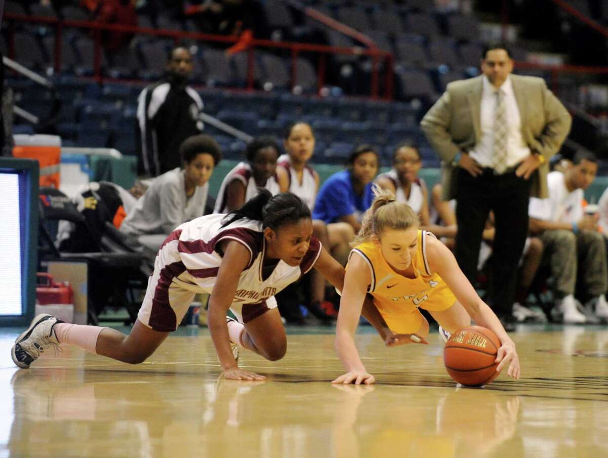 Troy girls storm into final with defense
