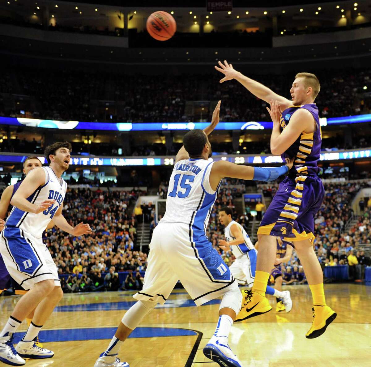 Fans hold heads high in defeat of UAlbany