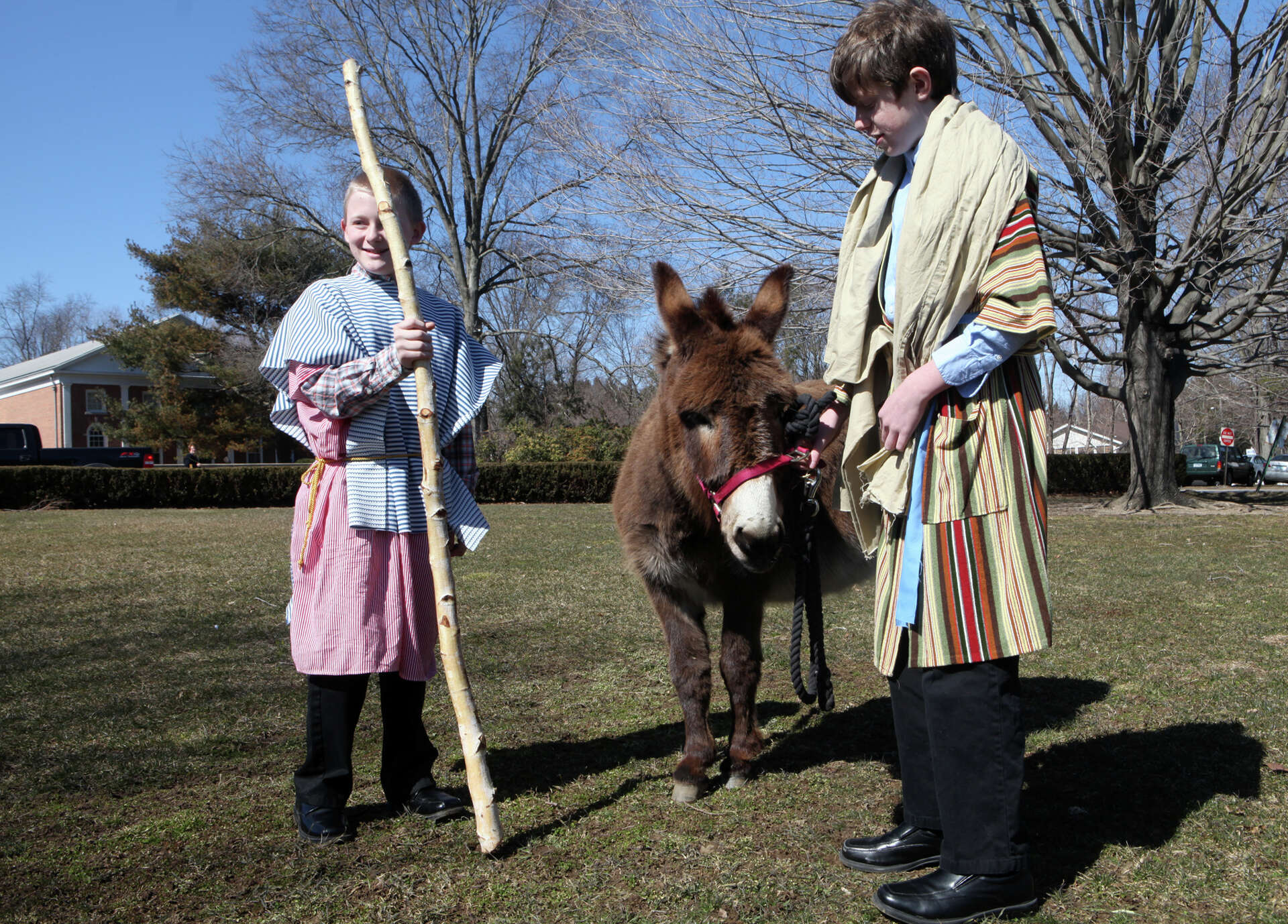 Live donkey helps church observe Palm Sunday
