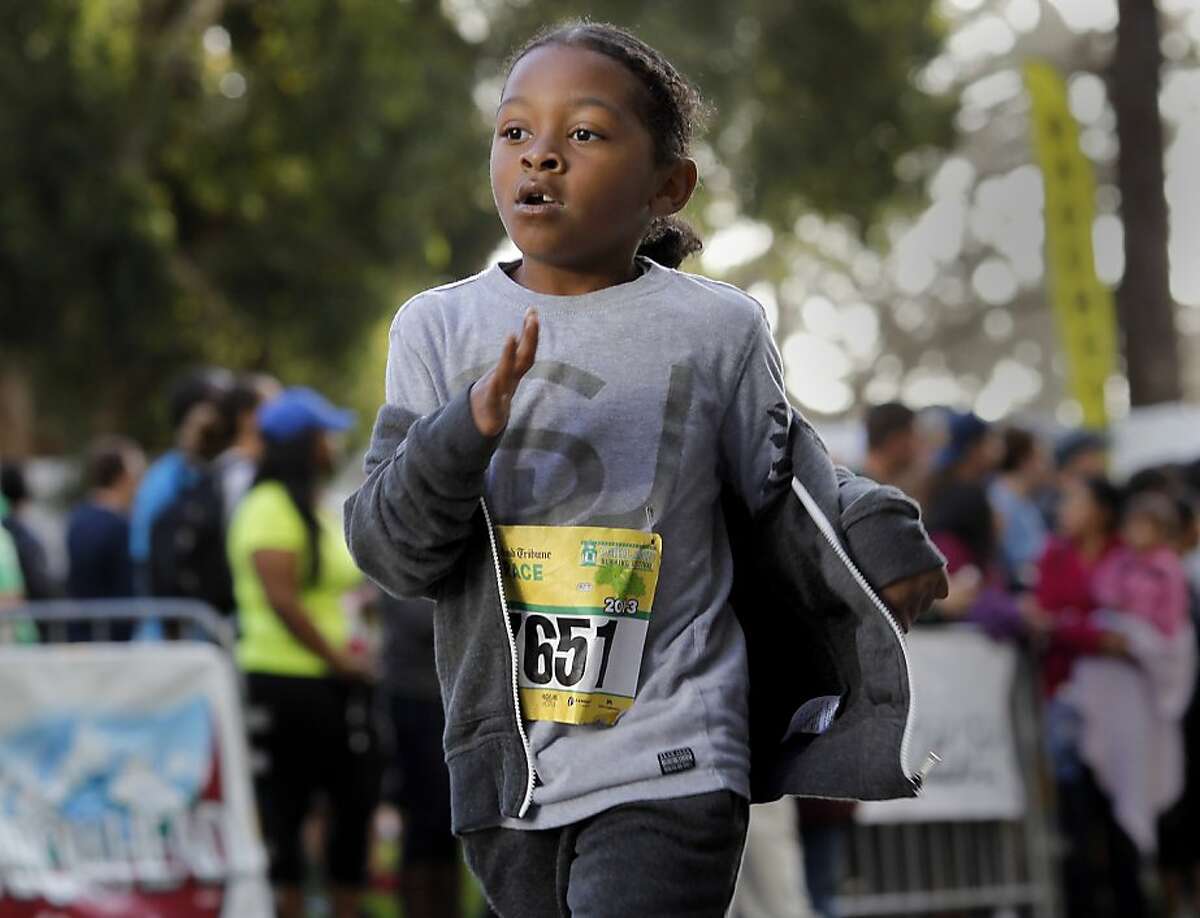 Oakland marathon draws more than 9,000 runners