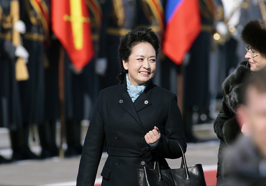 China's new first lady is at ease in public