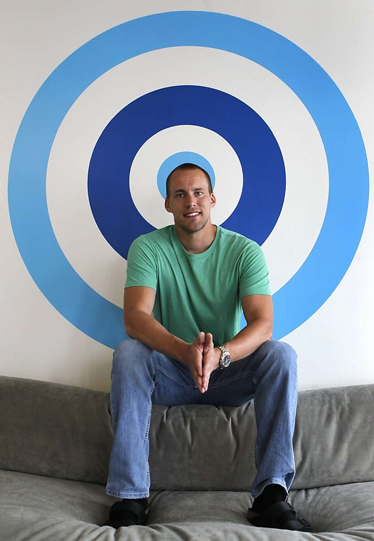 Skout introduces people via smartphone