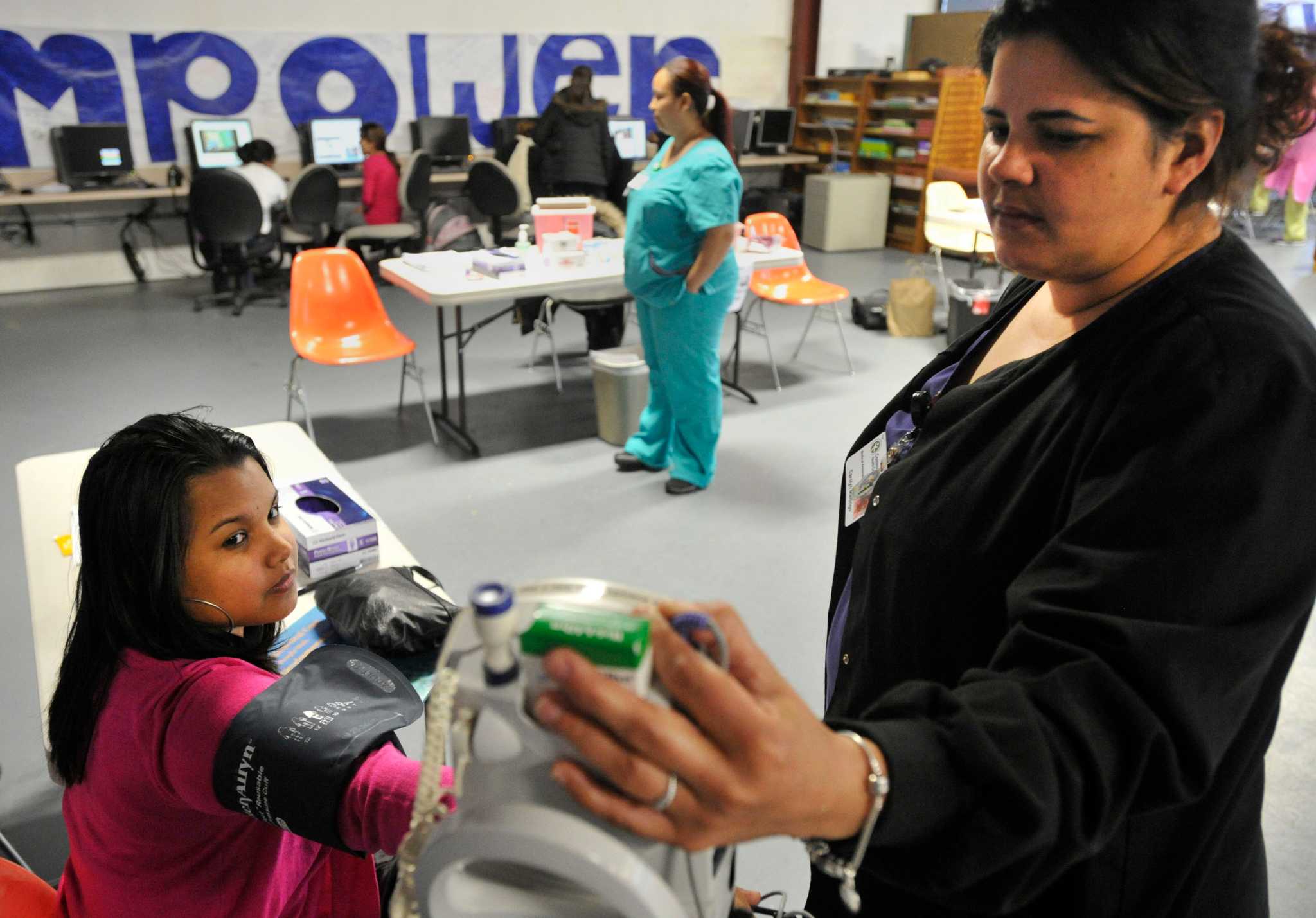 Clinic offers medical care for immigrants