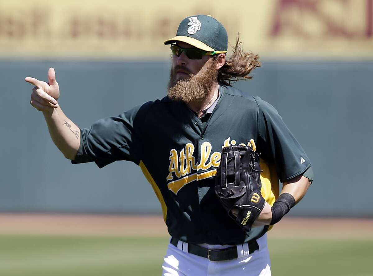 Healthy Reddick accepts Gold Glove award