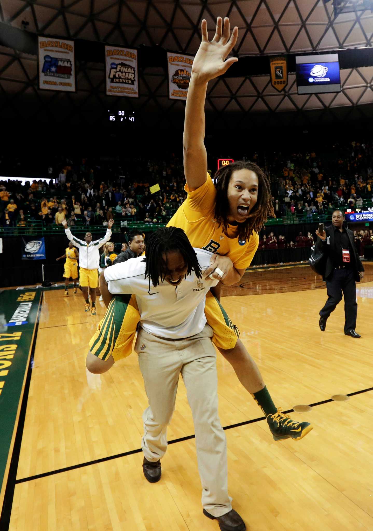 Griner dunks 3 times as Baylor routs FSU