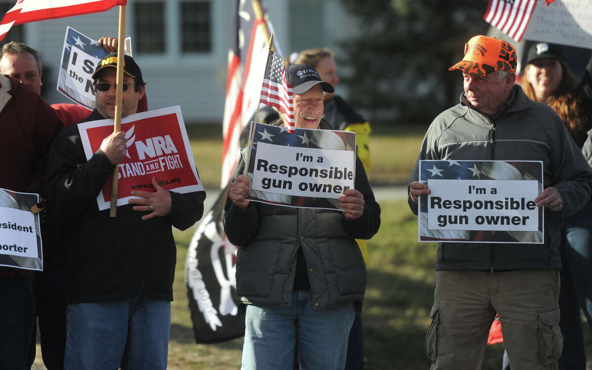 Rally draws gun advocates, reformers