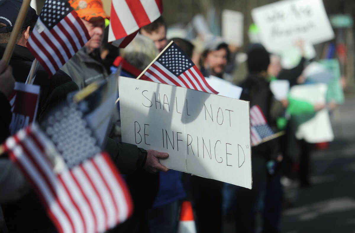 Rally draws gun advocates, reformers