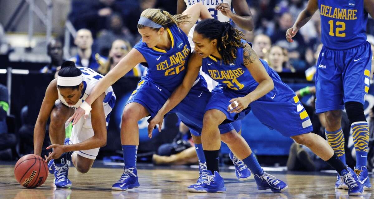 Big Evans bucket helps lift Kentucky past Delaware