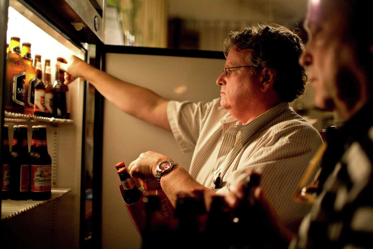 Kiss this River Oaks make-out bar goodbye