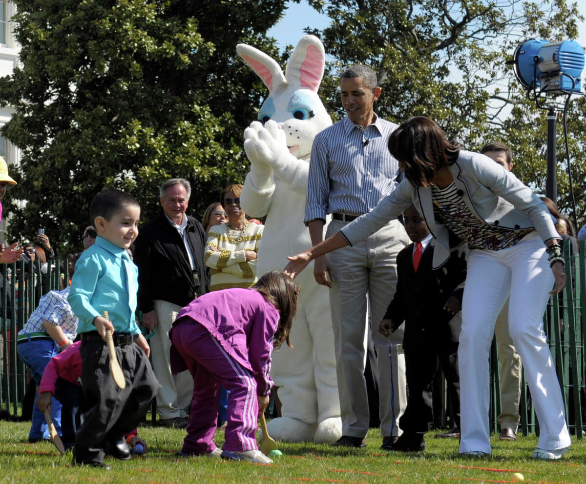 Obamas welcome children to annual Easter Egg Roll