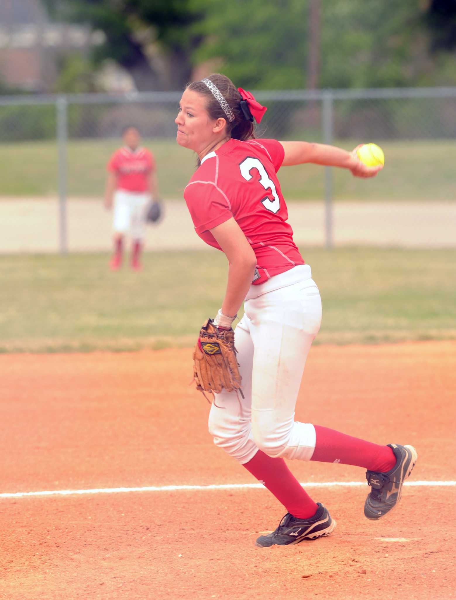Waltrip softball team shows resilience, battles to keep District 21-4A ...