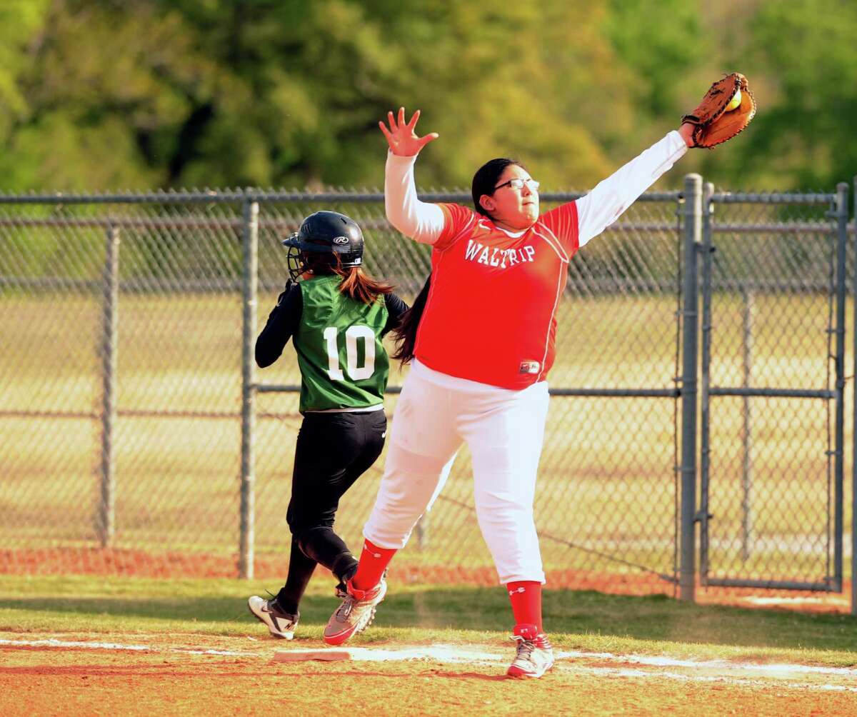 Waltrip softball team shows resilience, battles to keep District 21-4A ...