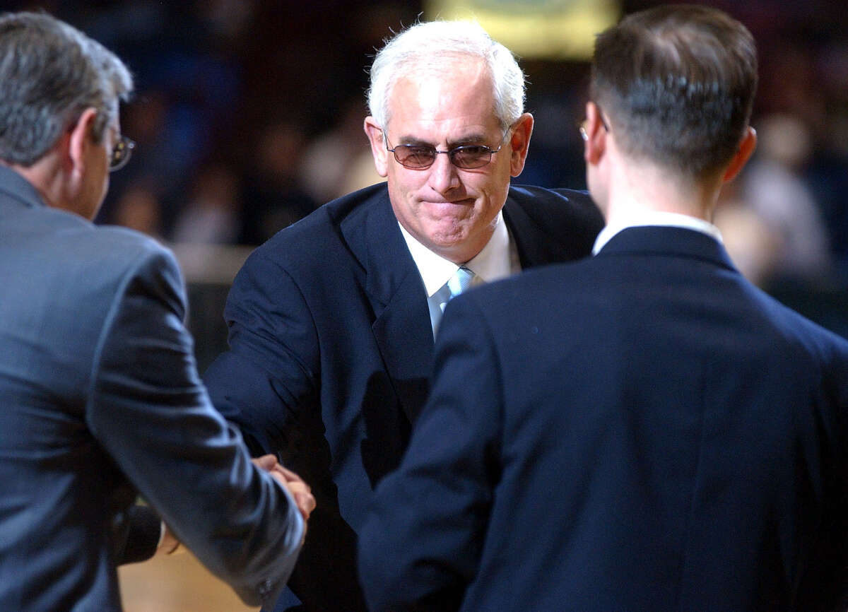 Siena to hire Loyola's Patsos as basketball coach