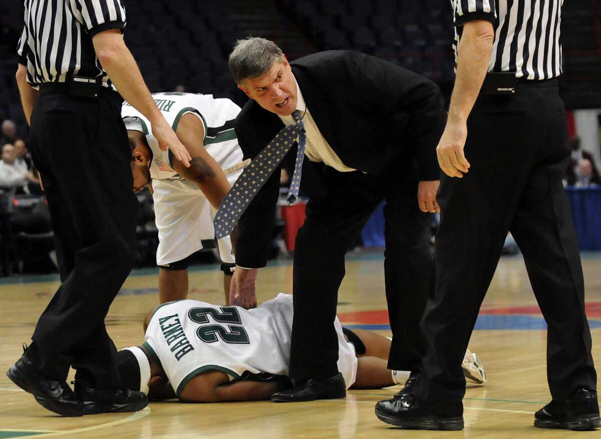Meet Siena coach Patsos, the entertainer